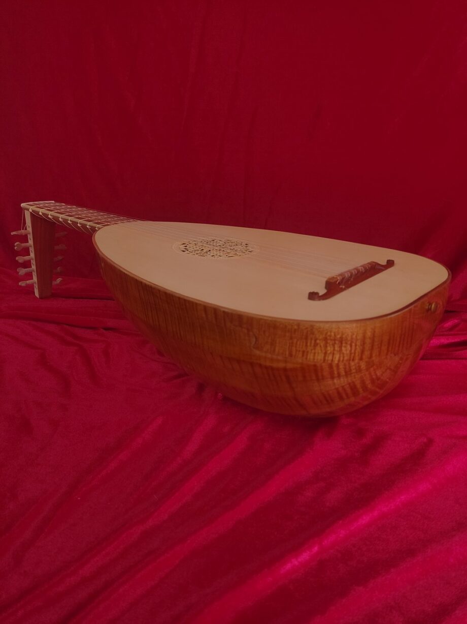RENAISSANCE LUTES – Biser Lutes