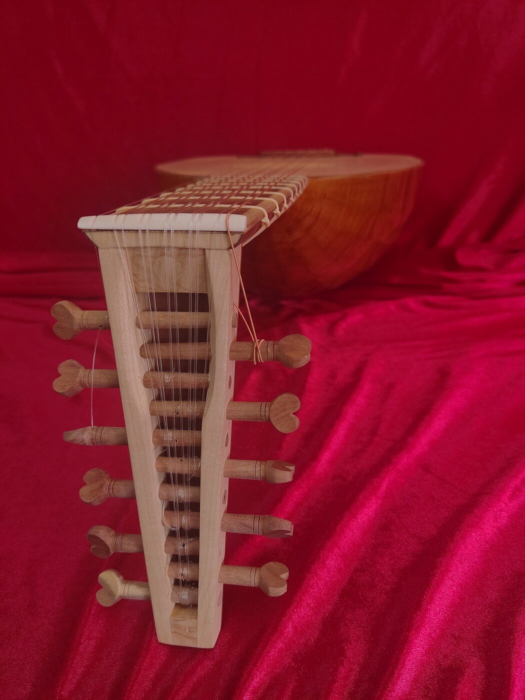 RENAISSANCE LUTES – Biser Lutes