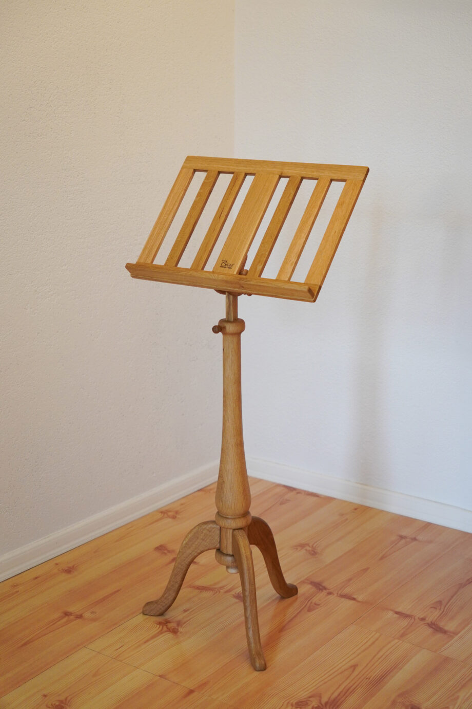 WOODEN MUSIC STANDS – Biser Lutes