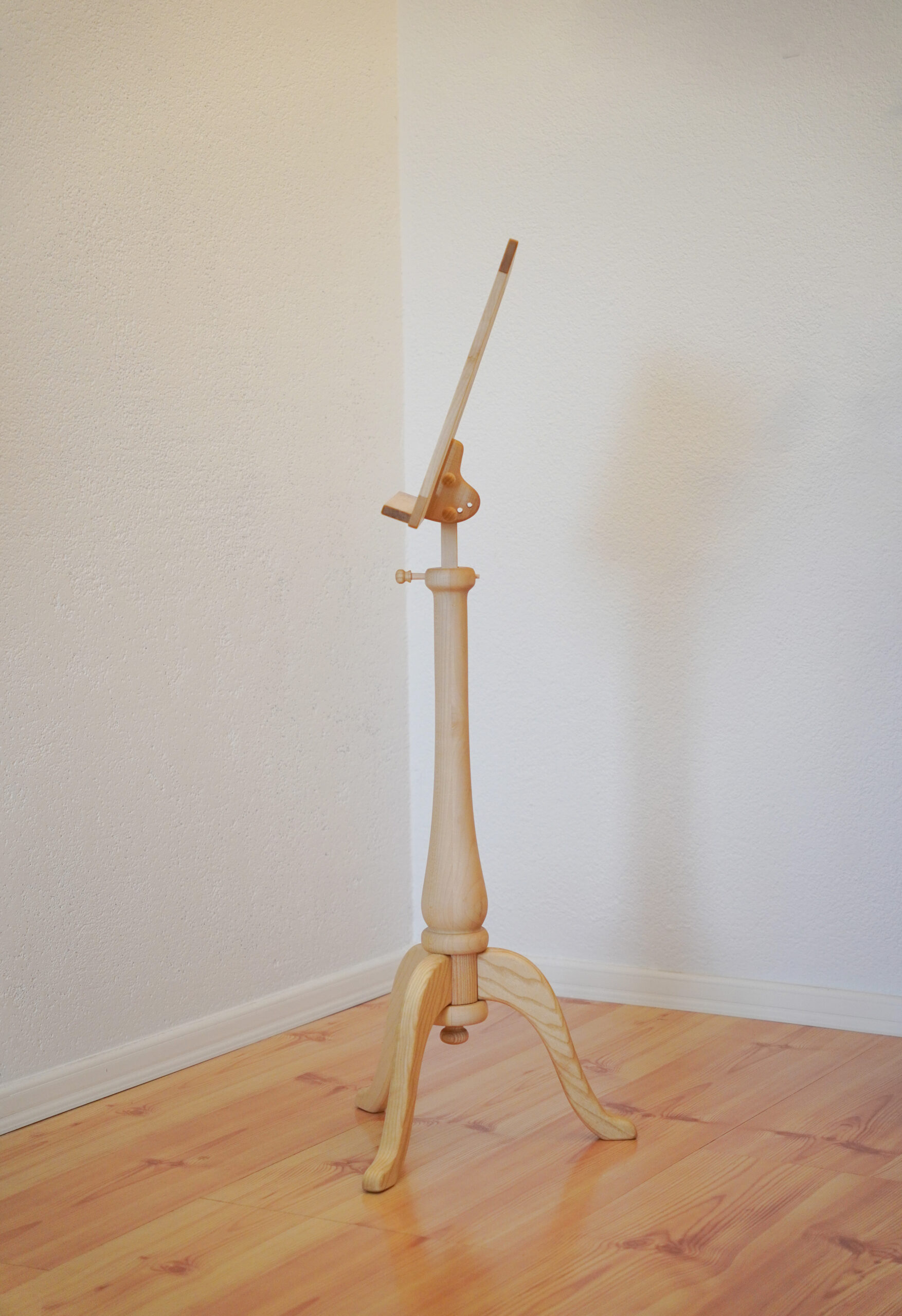 WOODEN MUSIC STANDS – Biser Lutes