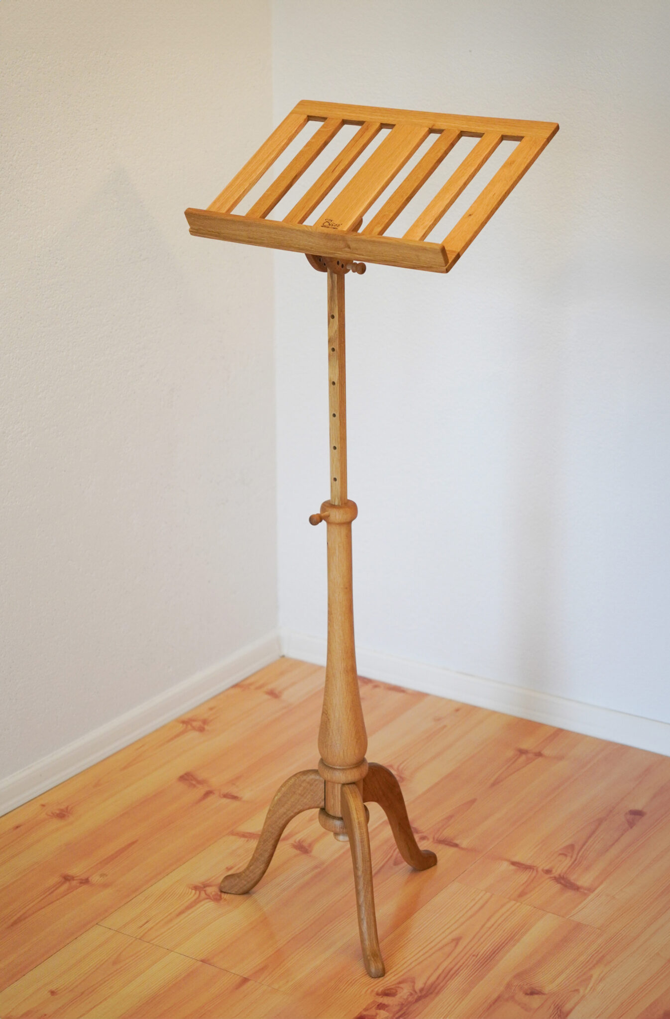 WOODEN MUSIC STANDS – Biser Lutes